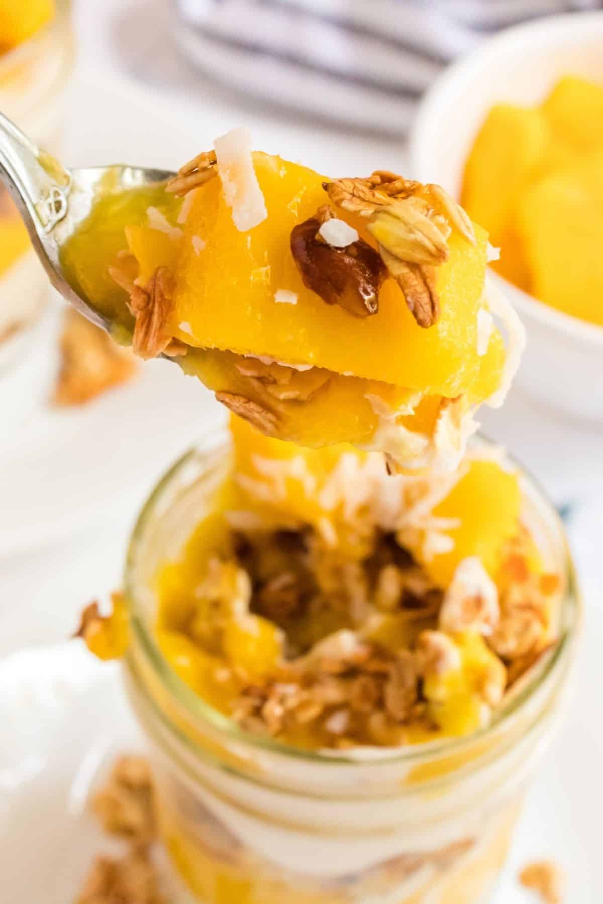 Mango Parfait (5 minutes & vegan)